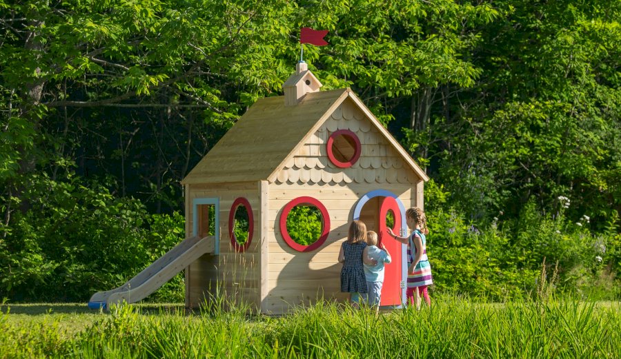 Outdoor Cedar Playhouses | CedarWorks Playsets